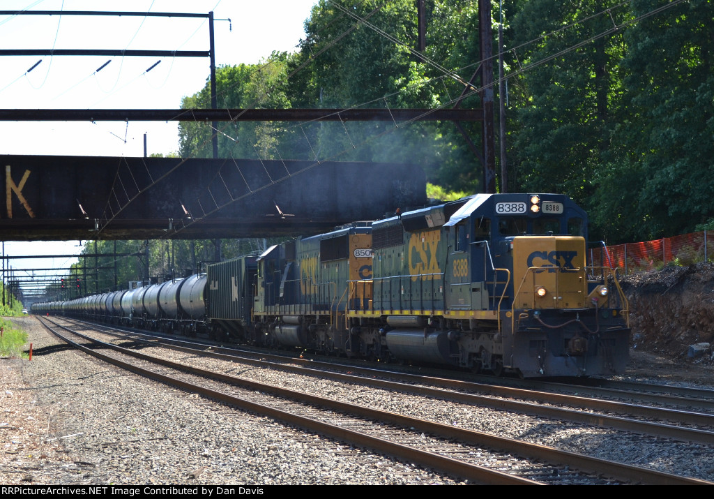 CSX SD40-2 8388 leads K487